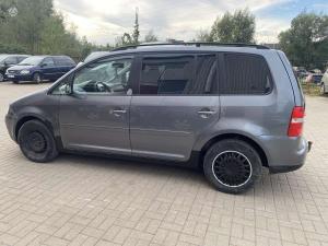 Grey Volkswagen Touran 2004 in Siauliai, with an engine capacity of 1.90 L and mileage of 422 thousand km for 1100 €, photo 3 on AUTOMOTO.COM.LV