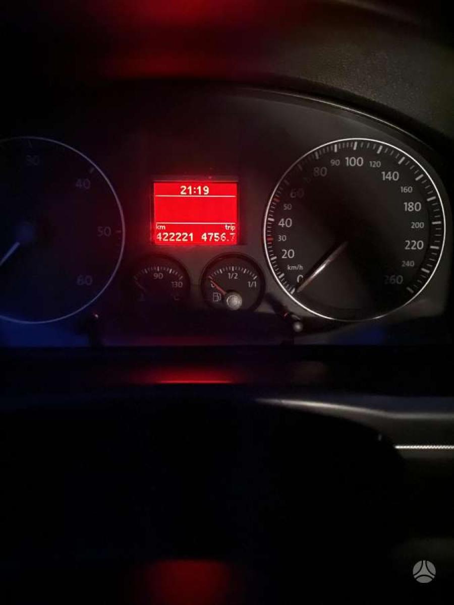 Grey Volkswagen Touran 2004 in Siauliai, with an engine capacity of 1.90 L and mileage of 422 thousand km for 1100 €, photo 8 on AUTOMOTO.COM.LV