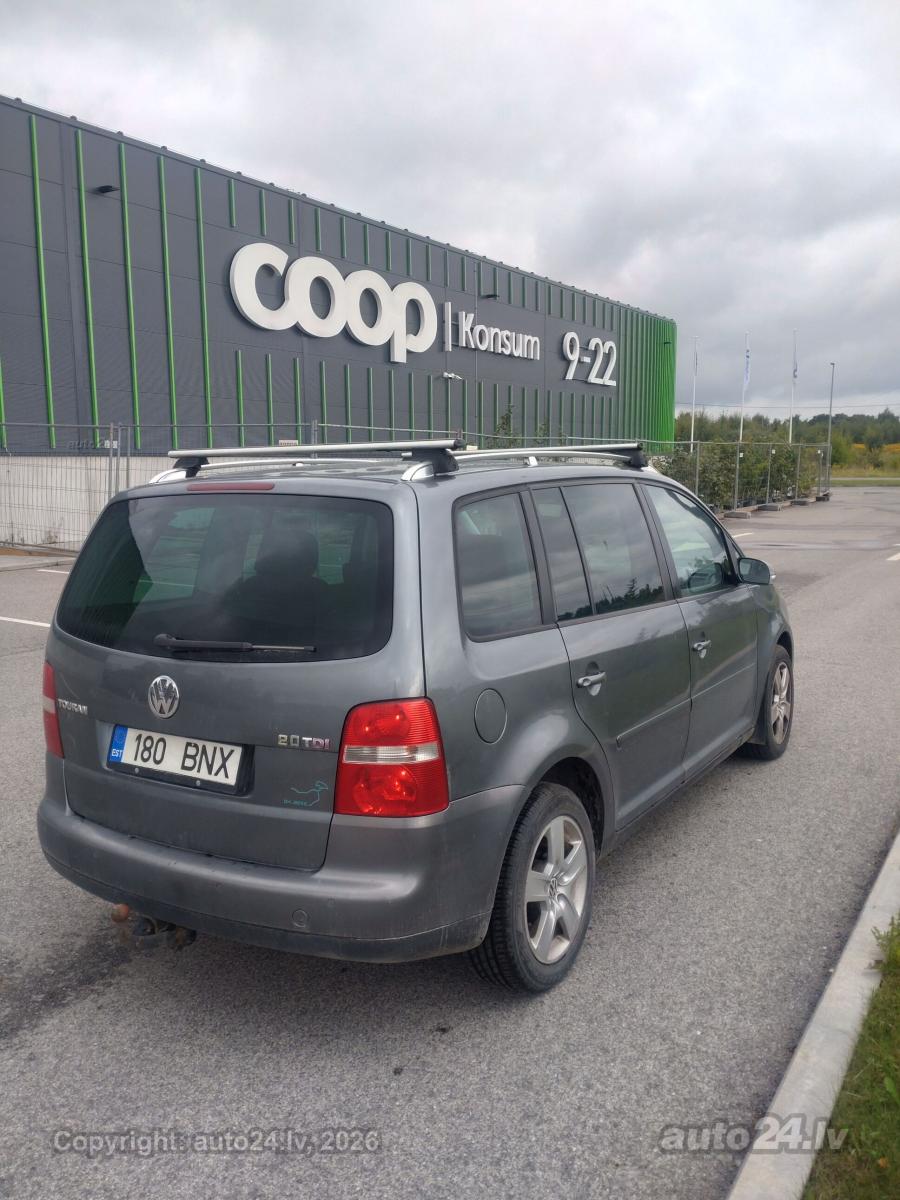 Pelēks Volkswagen Touran 2004 Tartu, ar dzinēja tilpumu 2.00 L un nobraukumu 338 tūkst. km par 1890 €, foto 4 vietnē AUTOMOTO.COM.LV