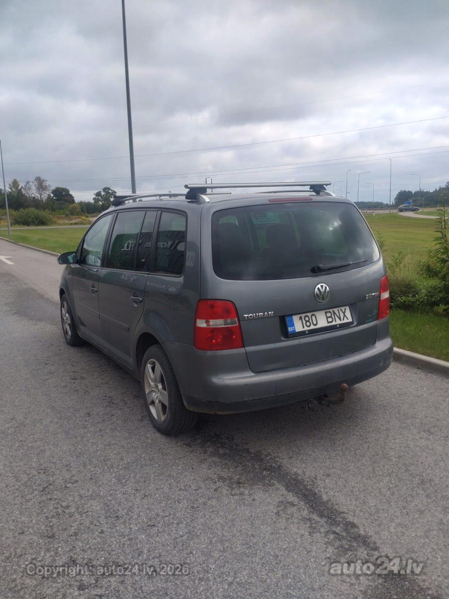 Pelēks Volkswagen Touran 2004 Tartu, ar dzinēja tilpumu 2.00 L un nobraukumu 338 tūkst. km par 1890 €, foto 5 vietnē AUTOMOTO.COM.LV