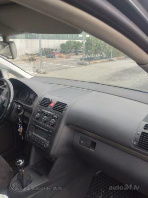 Pelēks Volkswagen Touran 2004 Tartu, ar dzinēja tilpumu 2.00 L un nobraukumu 338 tūkst. km par 1890 €, foto 6 vietnē AUTOMOTO.COM.LV
