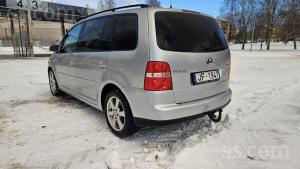 Grey Volkswagen Touran 2005 in Rezekne, with an engine capacity of 2.00 L and mileage of 398 thousand km for 1555 €, photo 3 on AUTOMOTO.COM.LV