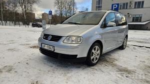 Grey Volkswagen Touran 2005 in Rezekne, with an engine capacity of 2.00 L and mileage of 398 thousand km for 1555 €, photo 4 on AUTOMOTO.COM.LV