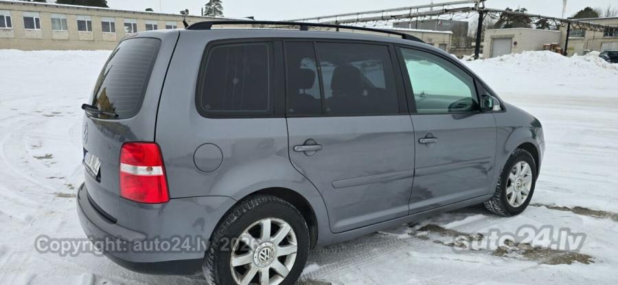 Grey Volkswagen Touran 2005 in Rakvere, with an engine capacity of 2.00 L and mileage of 253 thousand km for 3990 €, photo 2 on AUTOMOTO.COM.LV