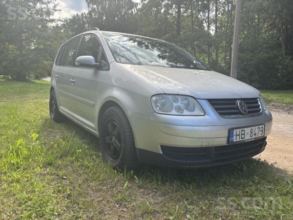 Grey Volkswagen Touran 2005 in Riga, with an engine capacity of 1.90 L and mileage of 331 thousand km for 2000 €, photo 3 on AUTOMOTO.COM.LV