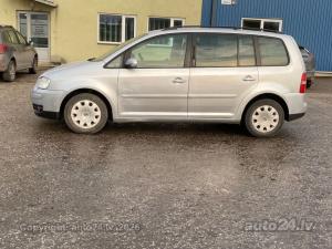Grey Volkswagen Touran 2006 in Tartu, with an engine capacity of 2.00 L and mileage of 429 thousand km for 1990 €, photo 3 on AUTOMOTO.COM.LV