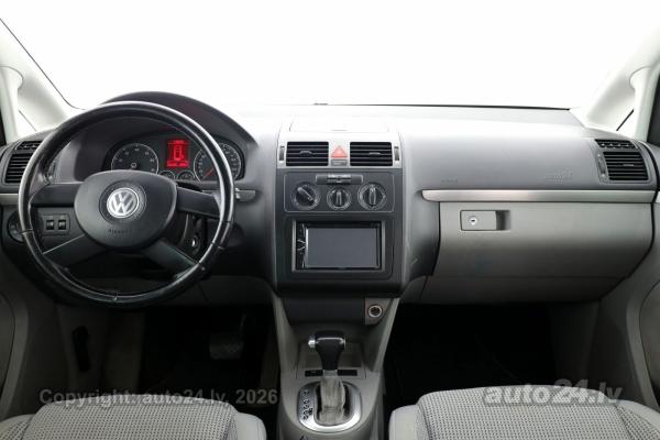 Grey Volkswagen Touran 2006 in Tallinn, with an engine capacity of 1.60 L and mileage of 239 thousand km for 899 €, photo 5 on AUTOMOTO.COM.LV