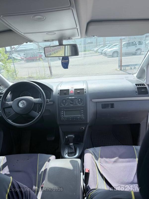 Grey Volkswagen Touran 2006 in Tallinn, with an engine capacity of 1.90 L and mileage of 259 thousand km for 599 €, photo 5 on AUTOMOTO.COM.LV