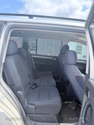 Pelēks Volkswagen Touran 2006 Tallina, ar dzinēja tilpumu 1.90 L un nobraukumu 259 tūkst. km par 599 €, foto 7 vietnē AUTOMOTO.COM.LV