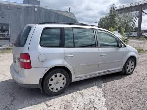 Серый Фольксваген Туран 2006 в Таллин, объемом двигателя 1.90 л и пробегом 259 тыс. км за 599 €, фото 4 на AUTOMOTO.COM.LV