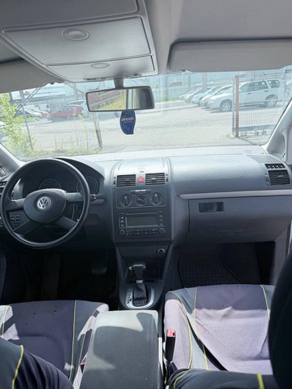 Grey Volkswagen Touran 2006 in Tallinn, with an engine capacity of 1.90 L and mileage of 259 thousand km for 599 €, photo 5 on AUTOMOTO.COM.LV