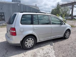 Серый Фольксваген Туран 2006 в Таллин, объемом двигателя 1.90 л и пробегом 259 тыс. км за 599 €, фото 11 на AUTOMOTO.COM.LV