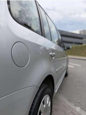 Grey Volkswagen Touran 2006 in Vilnius, with an engine capacity of 1.90 L and mileage of 295 thousand km for 2800 €, photo 6 on AUTOMOTO.COM.LV
