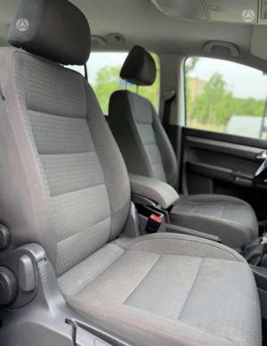 Grey Volkswagen Touran 2006 in Vilnius, with an engine capacity of 1.90 L and mileage of 295 thousand km for 2800 €, photo 8 on AUTOMOTO.COM.LV