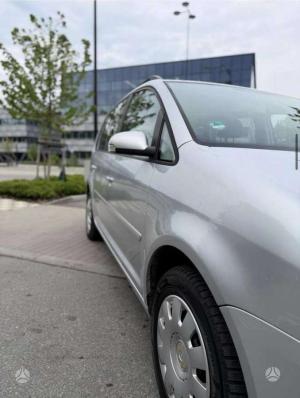 Grey Volkswagen Touran 2006 in Vilnius, with an engine capacity of 1.90 L and mileage of 295 thousand km for 2800 €, photo 10 on AUTOMOTO.COM.LV
