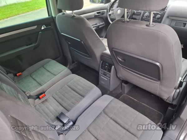 Pelēks Volkswagen Touran 2006 Tartu, ar dzinēja tilpumu 1.90 L un nobraukumu 307 tūkst. km par 1999 €, foto 7 vietnē AUTOMOTO.COM.LV