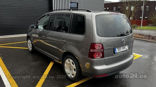 Grey Volkswagen Touran 2007 in Viljandi, with an engine capacity of 1.60 L and mileage of 230 thousand km for 3990 €, photo 6 on AUTOMOTO.COM.LV