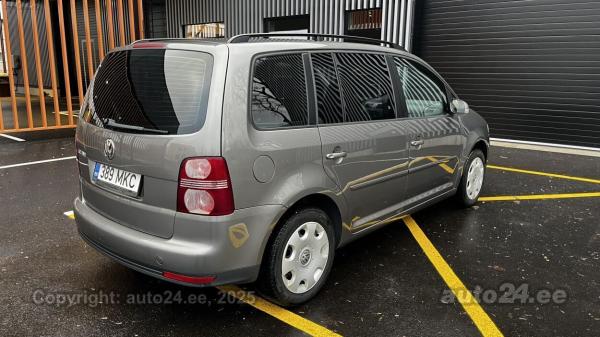 Grey Volkswagen Touran 2007 in Viljandi, with an engine capacity of 1.60 L and mileage of 230 thousand km for 3990 €, photo 7 on AUTOMOTO.COM.LV