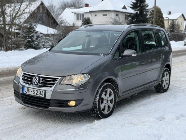 Pelēks Volkswagen Touran 2007 Rīga, ar dzinēja tilpumu 2.00 L un nobraukumu 335 tūkst. km par 1950 €, foto 1 vietnē AUTOMOTO.COM.LV