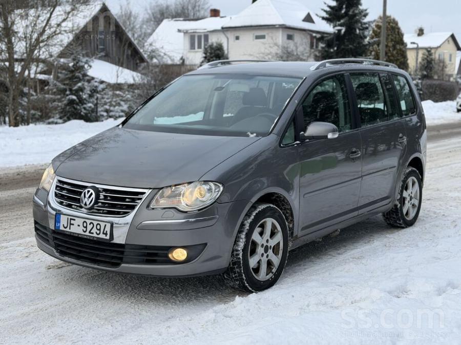 Grey Volkswagen Touran 2007 in Riga, with an engine capacity of 2.00 L and mileage of 335 thousand km for 1950 €, photo 1 on AUTOMOTO.COM.LV