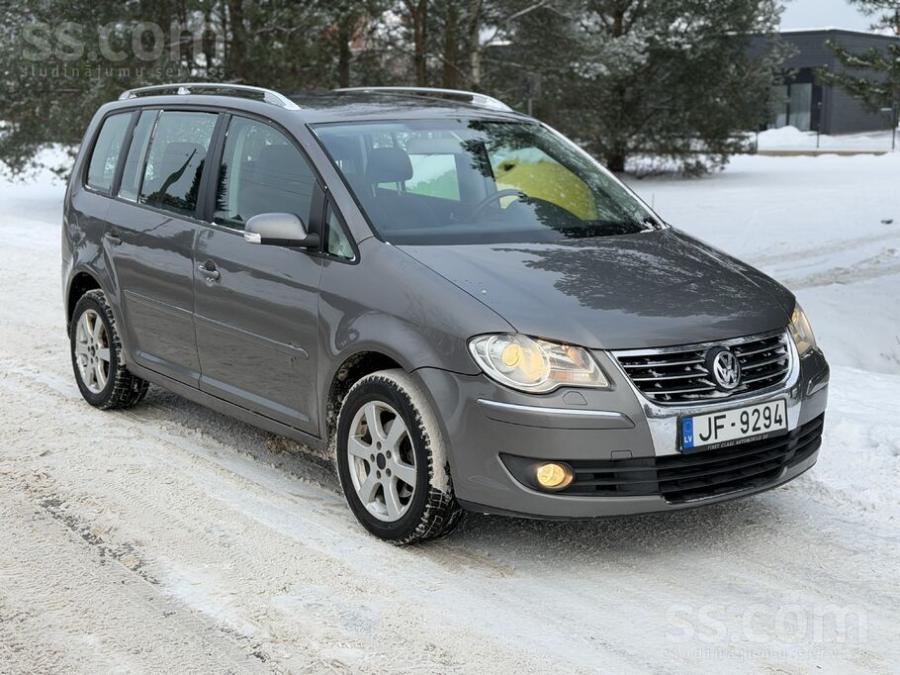 Grey Volkswagen Touran 2007 in Riga, with an engine capacity of 2.00 L and mileage of 335 thousand km for 1950 €, photo 2 on AUTOMOTO.COM.LV