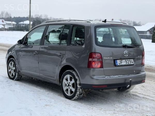 Pelēks Volkswagen Touran 2007 Rīga, ar dzinēja tilpumu 2.00 L un nobraukumu 335 tūkst. km par 1950 €, foto 3 vietnē AUTOMOTO.COM.LV
