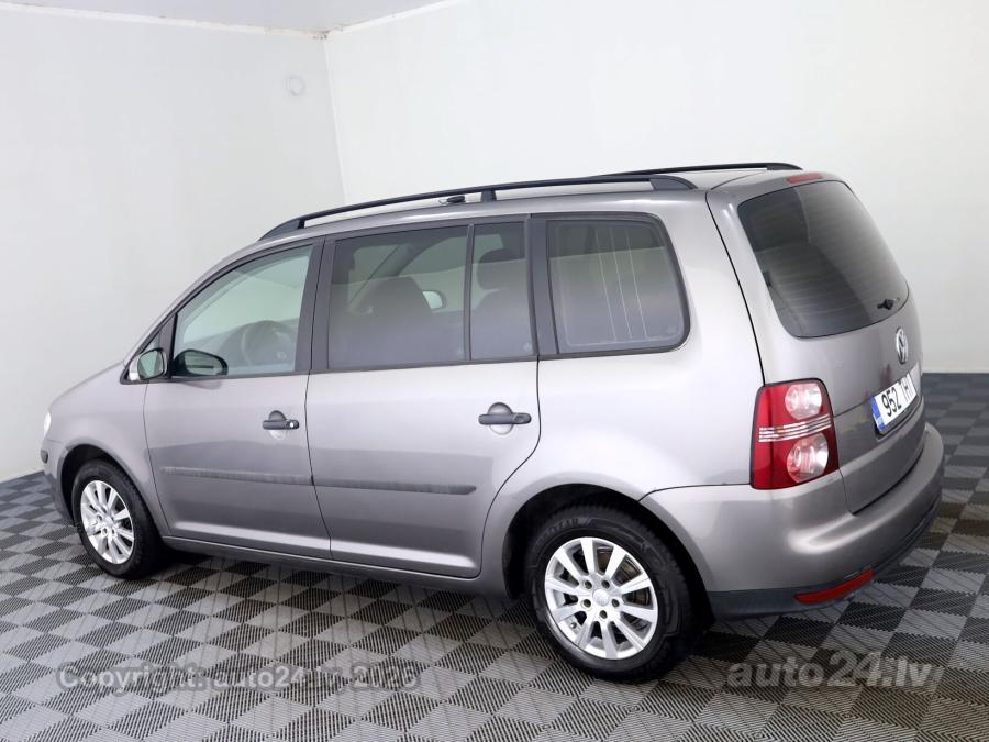 Grey Volkswagen Touran 2007 in Tallinn, with an engine capacity of 1.90 L and mileage of 307 thousand km for 2599 €, photo 5 on AUTOMOTO.COM.LV