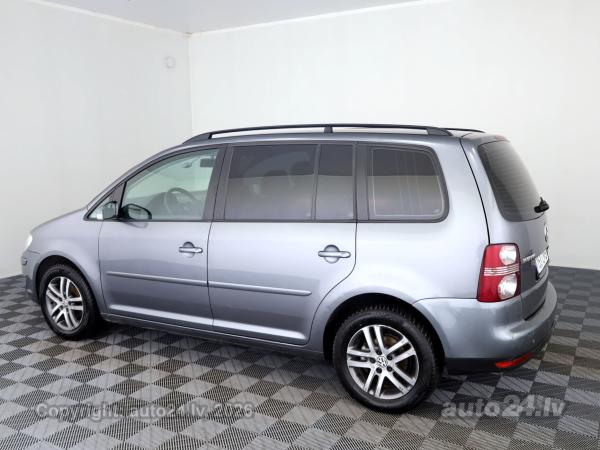 Grey Volkswagen Touran 2007 in Tallinn, with an engine capacity of 1.90 L and mileage of 299 thousand km for 1999 €, photo 4 on AUTOMOTO.COM.LV
