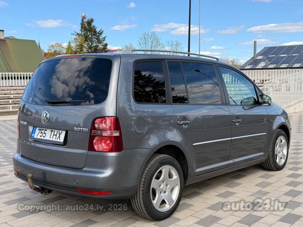 Pelēks Volkswagen Touran 2007 Jegeva, ar dzinēja tilpumu 2.00 L un nobraukumu 0 tūkst. km par 2950 €, foto 5 vietnē AUTOMOTO.COM.LV