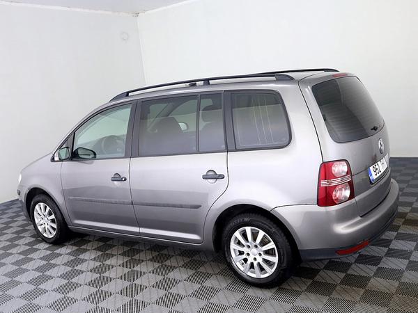 Grey Volkswagen Touran 2007 in Tallinn, with an engine capacity of 1.90 L and mileage of 307 thousand km for 2199 €, photo 4 on AUTOMOTO.COM.LV