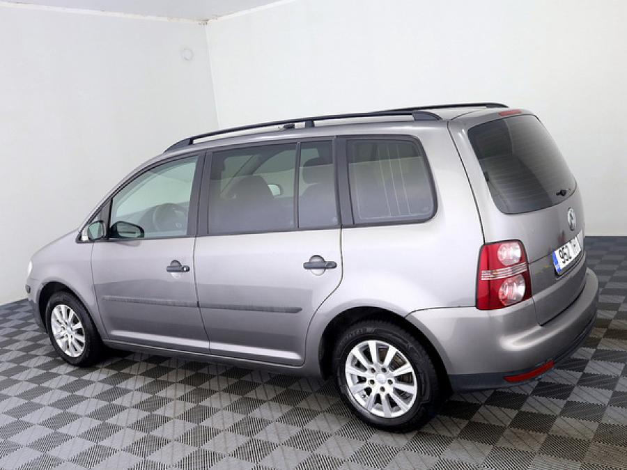 Pelēks Volkswagen Touran 2007 Tallina, ar dzinēja tilpumu 1.90 L un nobraukumu 307 tūkst. km par 2199 €, foto 5 vietnē AUTOMOTO.COM.LV