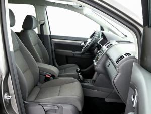 Pelēks Volkswagen Touran 2007 Tallina, ar dzinēja tilpumu 1.90 L un nobraukumu 307 tūkst. km par 2199 €, foto 7 vietnē AUTOMOTO.COM.LV