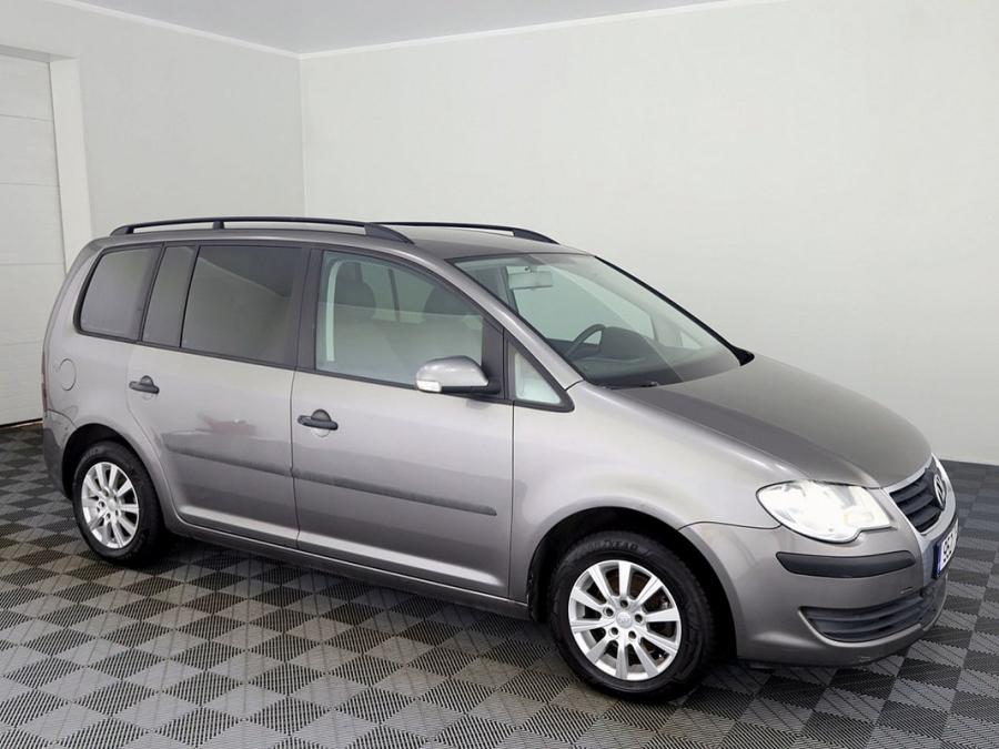 Pelēks Volkswagen Touran 2007 Tallina, ar dzinēja tilpumu 1.90 L un nobraukumu 307 tūkst. km par 2199 €, foto 9 vietnē AUTOMOTO.COM.LV
