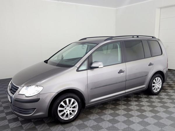 Grey Volkswagen Touran 2007 in Tallinn, with an engine capacity of 1.90 L and mileage of 307 thousand km for 2199 €, photo 9 on AUTOMOTO.COM.LV