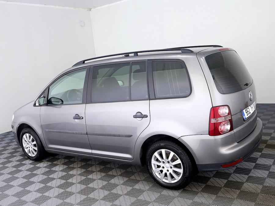 Pelēks Volkswagen Touran 2007 Tallina, ar dzinēja tilpumu 1.90 L un nobraukumu 307 tūkst. km par 2199 €, foto 12 vietnē AUTOMOTO.COM.LV