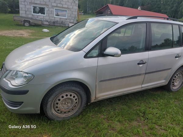 Pelēks Volkswagen Touran 2007 Valga, ar dzinēja tilpumu 1.90 L un nobraukumu 0 tūkst. km par 500 €, foto 3 vietnē AUTOMOTO.COM.LV