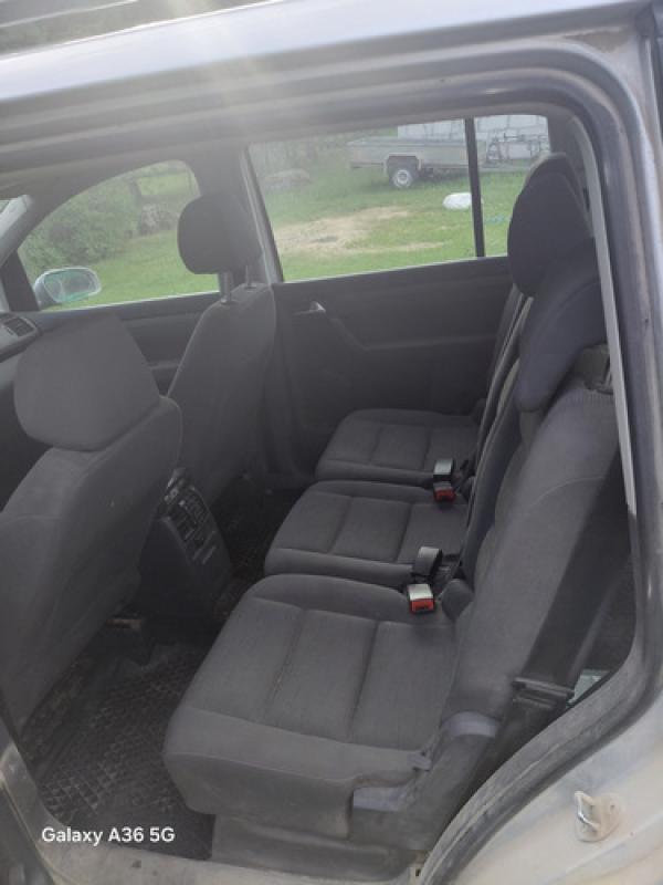 Pelēks Volkswagen Touran 2007 Valga, ar dzinēja tilpumu 1.90 L un nobraukumu 0 tūkst. km par 500 €, foto 5 vietnē AUTOMOTO.COM.LV