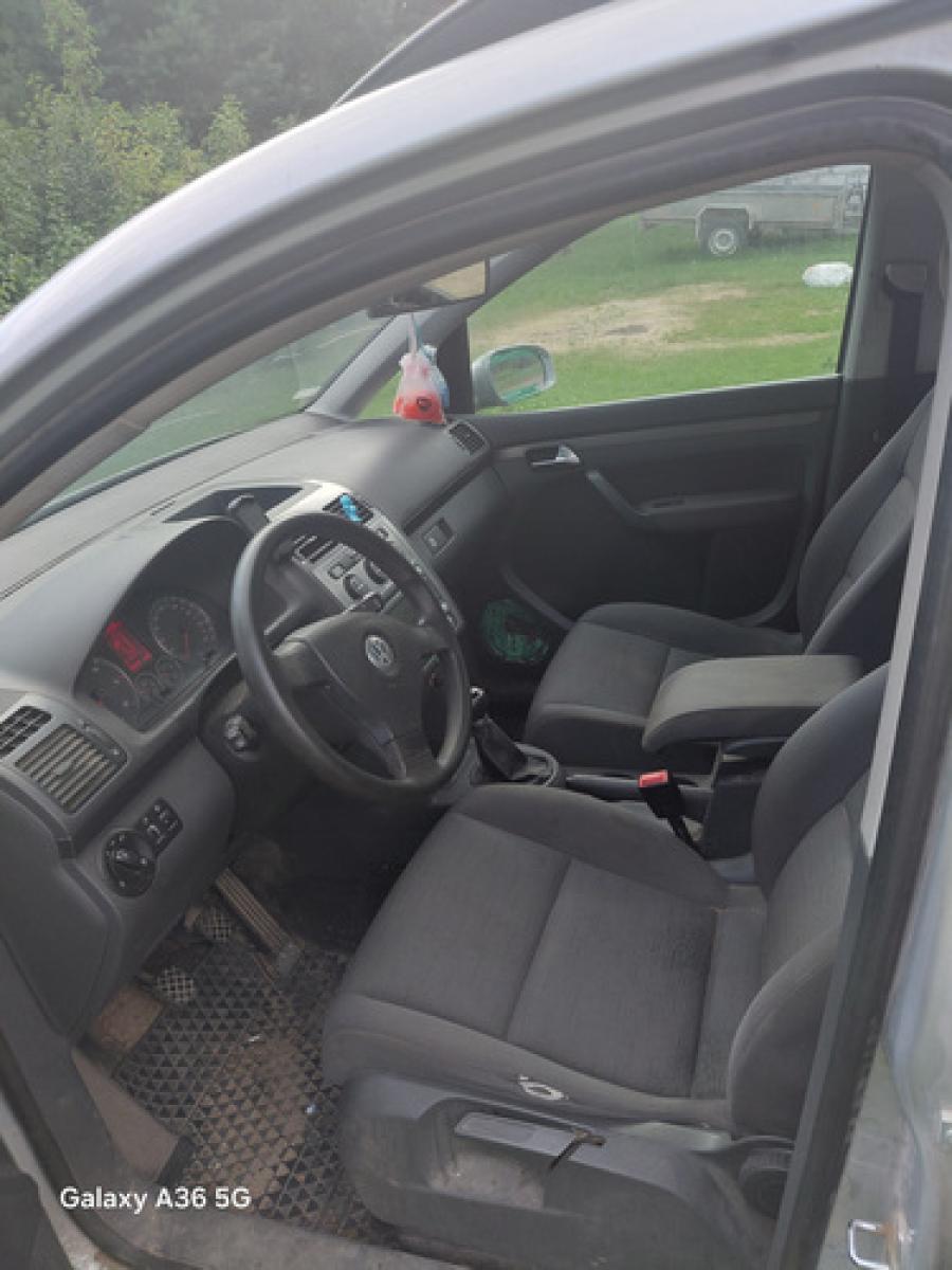 Pelēks Volkswagen Touran 2007 Valga, ar dzinēja tilpumu 1.90 L un nobraukumu 0 tūkst. km par 500 €, foto 5 vietnē AUTOMOTO.COM.LV