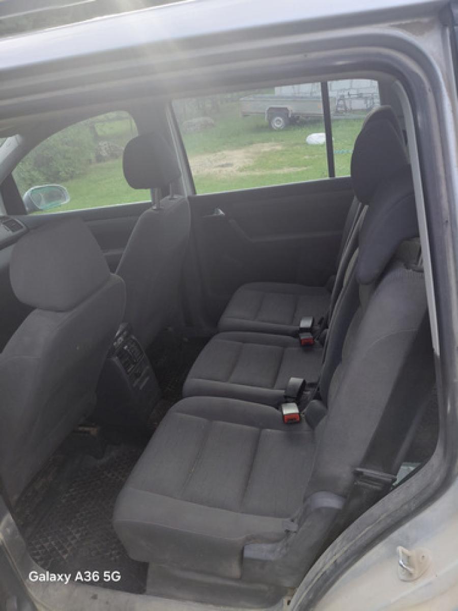 Pelēks Volkswagen Touran 2007 Valga, ar dzinēja tilpumu 1.90 L un nobraukumu 0 tūkst. km par 500 €, foto 6 vietnē AUTOMOTO.COM.LV