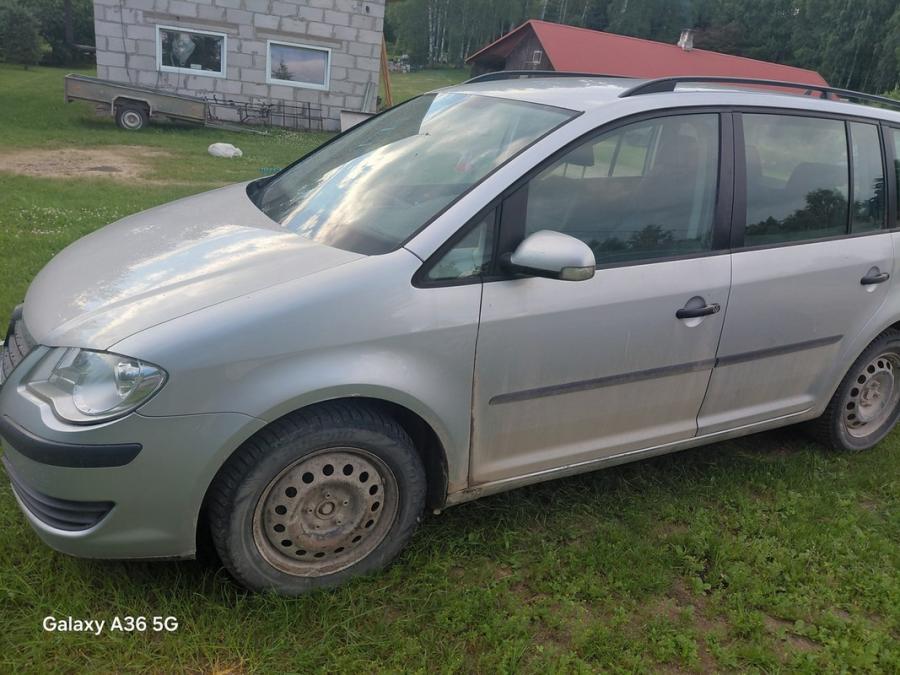 Pelēks Volkswagen Touran 2007 Valga, ar dzinēja tilpumu 1.90 L un nobraukumu 0 tūkst. km par 500 €, foto 12 vietnē AUTOMOTO.COM.LV