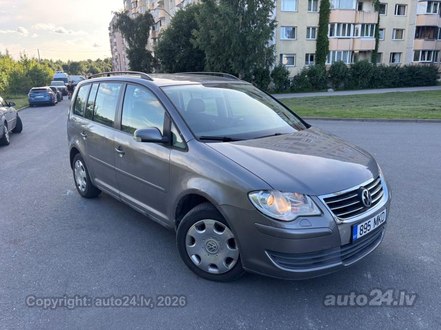 Серый Фольксваген Туран 2007 в Таллин, объемом двигателя 1.90 л и пробегом 259 тыс. км за 1399 €, фото 1 на AUTOMOTO.COM.LV