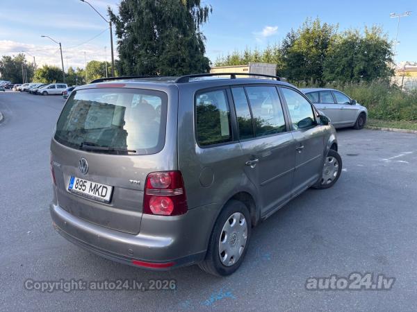 Grey Volkswagen Touran 2007 in Tallinn, with an engine capacity of 1.90 L and mileage of 259 thousand km for 1399 €, photo 4 on AUTOMOTO.COM.LV