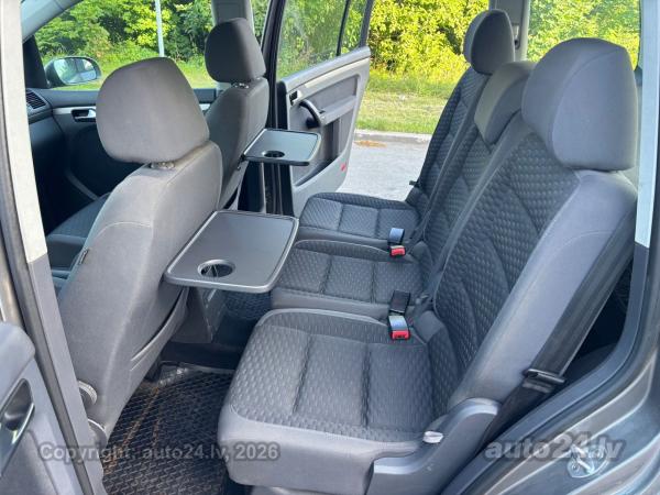 Grey Volkswagen Touran 2007 in Tallinn, with an engine capacity of 1.90 L and mileage of 259 thousand km for 1399 €, photo 5 on AUTOMOTO.COM.LV