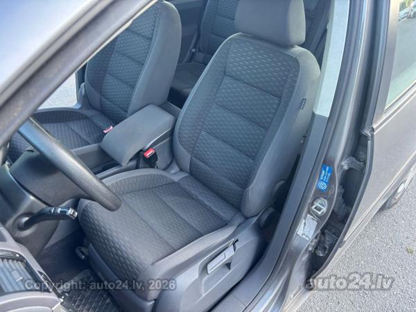 Grey Volkswagen Touran 2007 in Tallinn, with an engine capacity of 1.90 L and mileage of 259 thousand km for 1399 €, photo 10 on AUTOMOTO.COM.LV