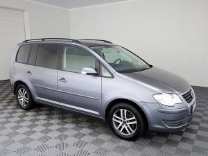 Pelēks Volkswagen Touran 2007 Tallina, ar dzinēja tilpumu 1.90 L un nobraukumu 299 tūkst. km par 1799 €, foto  vietnē AUTOMOTO.COM.LV
