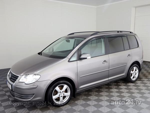 Серый Фольксваген Туран 2007 в Таллин, объемом двигателя 1.90 л и пробегом 306 тыс. км за 2199 €, фото 2 на AUTOMOTO.COM.LV