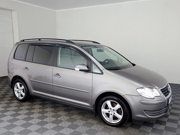 Серый Фольксваген Туран 2007 в Таллин, объемом двигателя 1.90 л и пробегом 306 тыс. км за 2199 €, фото 1 на AUTOMOTO.COM.LV
