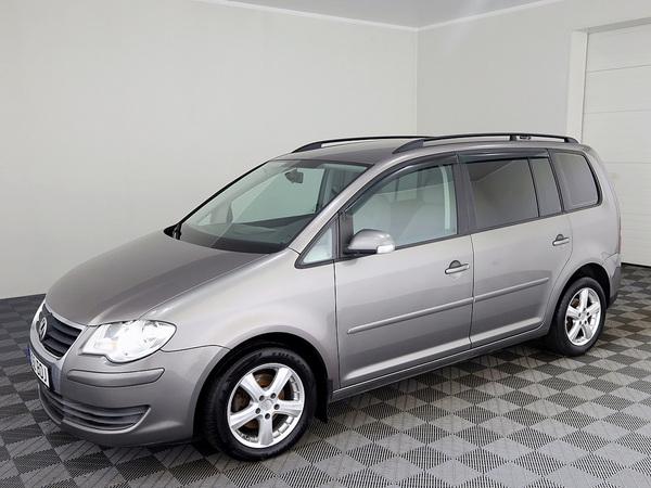 Серый Фольксваген Туран 2007 в Таллин, объемом двигателя 1.90 л и пробегом 306 тыс. км за 2199 €, фото 2 на AUTOMOTO.COM.LV