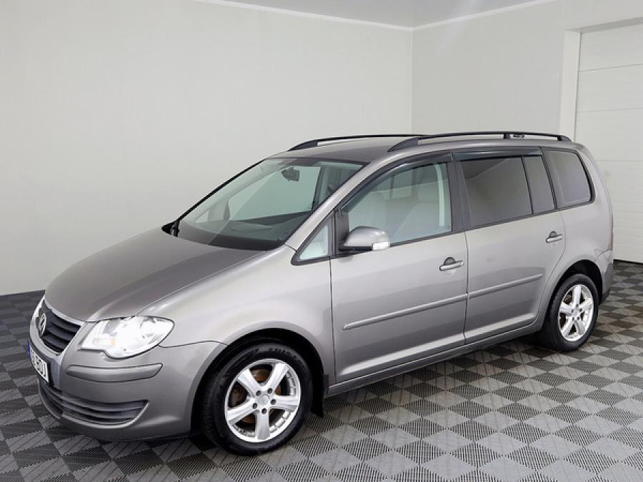 Pelēks Volkswagen Touran 2007 Tallina, ar dzinēja tilpumu 1.90 L un nobraukumu 306 tūkst. km par 2199 €, foto 3 vietnē AUTOMOTO.COM.LV