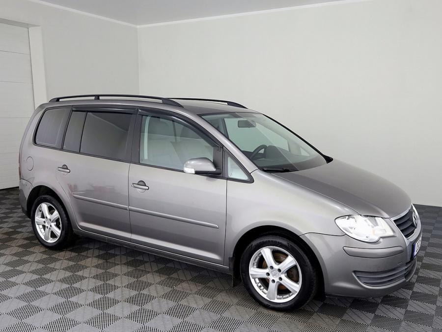 Pelēks Volkswagen Touran 2007 Tallina, ar dzinēja tilpumu 1.90 L un nobraukumu 306 tūkst. km par 2199 €, foto 10 vietnē AUTOMOTO.COM.LV